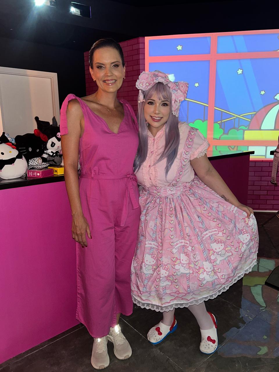 O Encontro dos Sonhos: Isinha e a Hello Kitty Juntas no SBT - Vinicius Mitto