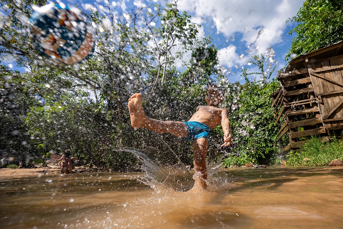 “Mob BR” exibe imagens feitas em smartphones por 100 fotógrafos brasileiros na Galeria Escadaria ...